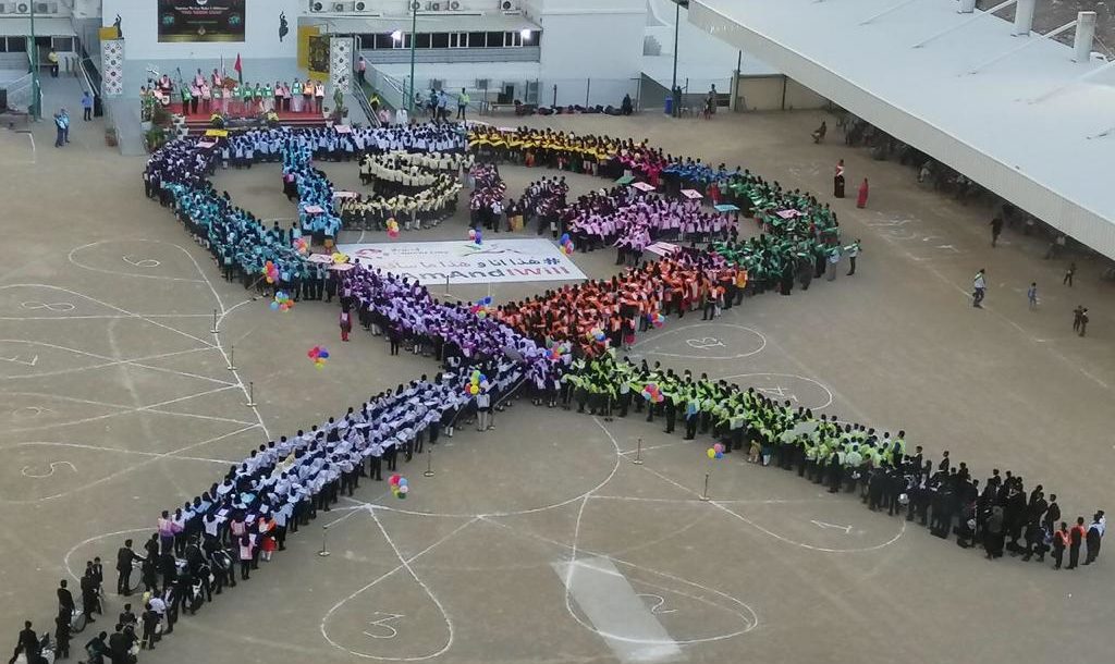 Over 2,000 students from ISWK form human ribbon to mark World Cancer ...