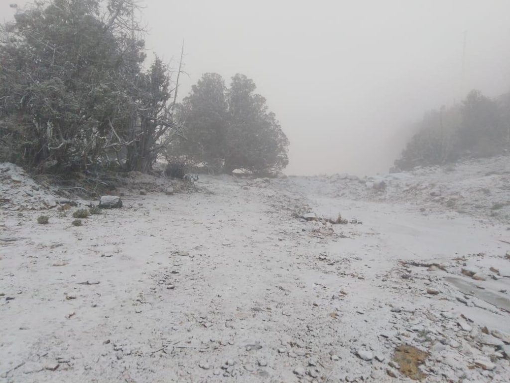 Snow blankets Oman’s Jabal Shams mountain - The Arabian Stories News