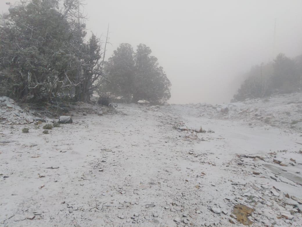 Snow blankets Oman’s Jabal Shams mountain - The Arabian Stories News