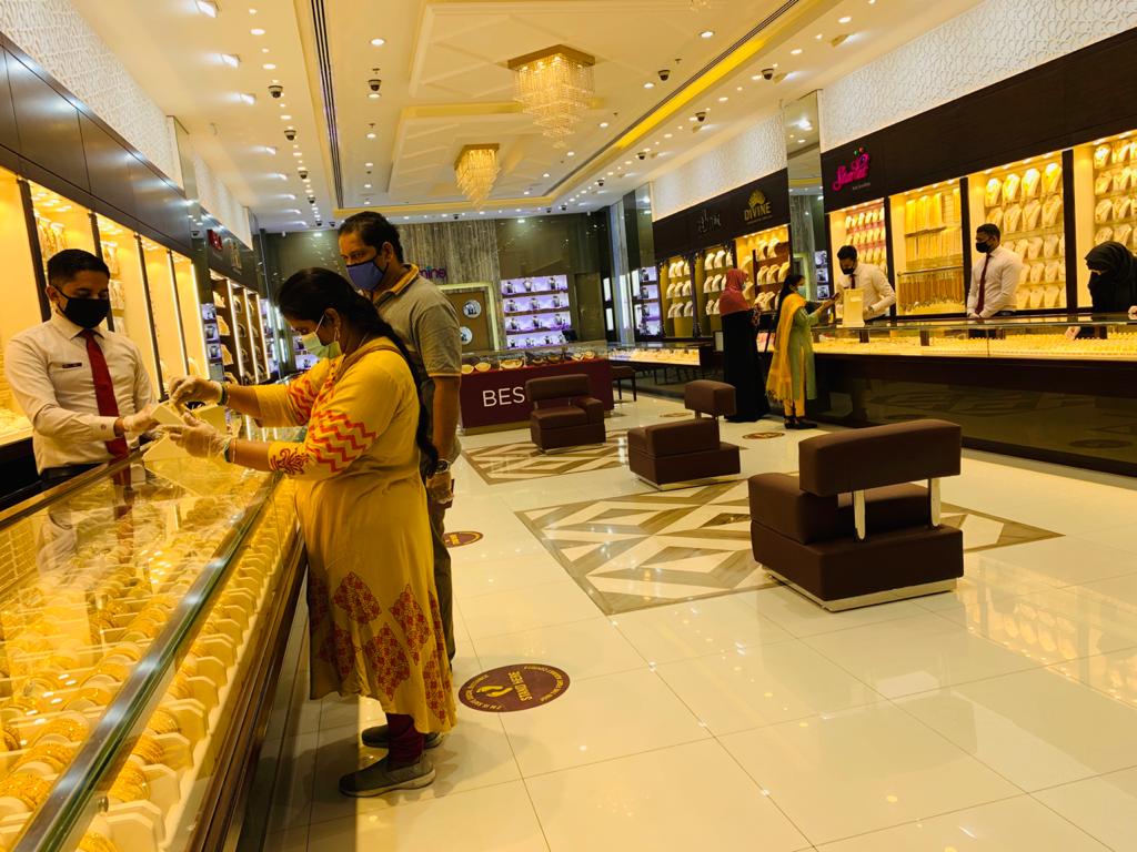 Gold prices hits record high; should you invest? Here’s what jewellers ...