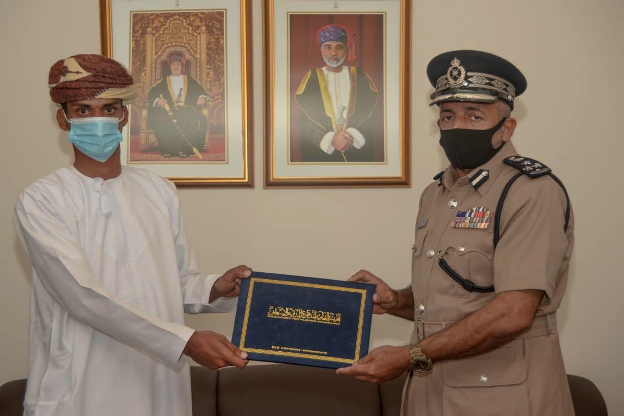 Omani citizen honoured for bravely saving two children from drowning ...