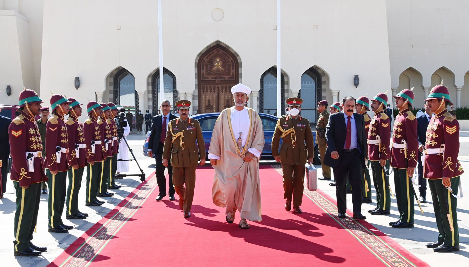 His Majesty meets Emir of Qatar, holds talks - The Arabian Stories News