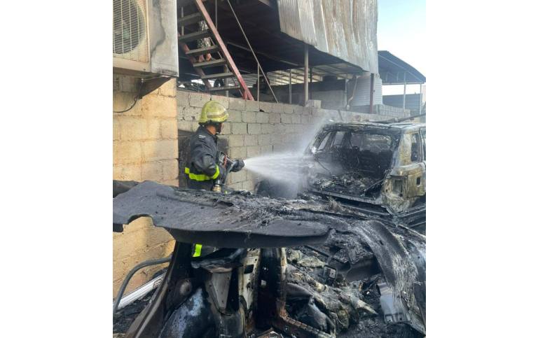 Vehicles damaged in Oman car workshop fire - The Arabian Stories News