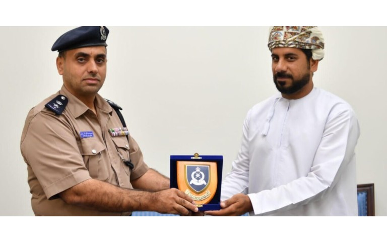 Omani citizen honoured for rescuing a family - The Arabian Stories News