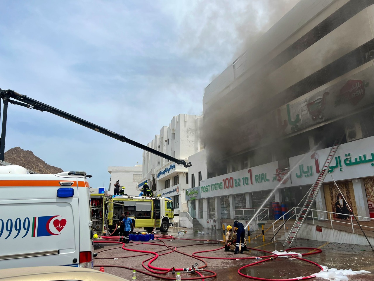Four people rescued from a fire incident in Oman - The Arabian Stories News