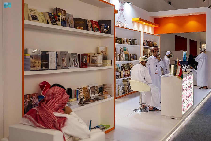Visitors make beeline to ‘Kitab al-Riyadh’ for Omani manuscripts - The ...