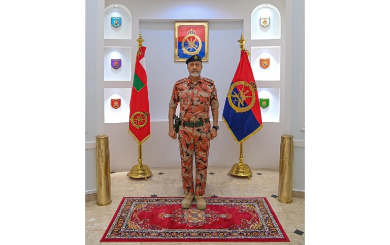 His Majesty the Sultan visits Artillery of Royal Army of Oman - The ...