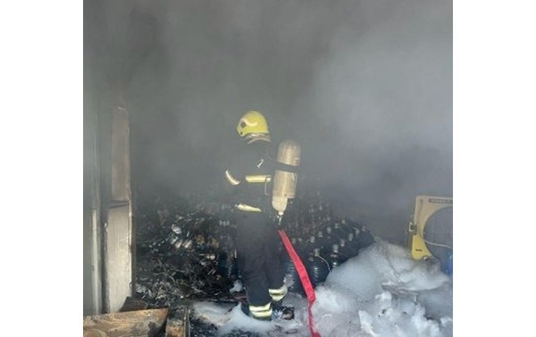 Oman’s CDAA controls fire breakout in commercial stores - The Arabian ...