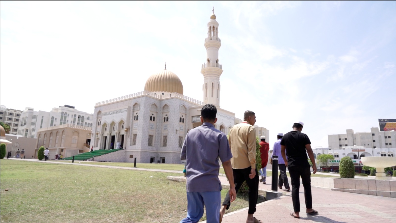 People offer prayers on the first Friday of Ramadan in Oman - The ...