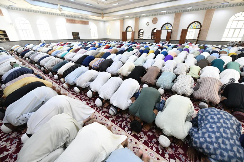 Thousands perform final Friday Ramadan prayers in Oman - The Arabian ...