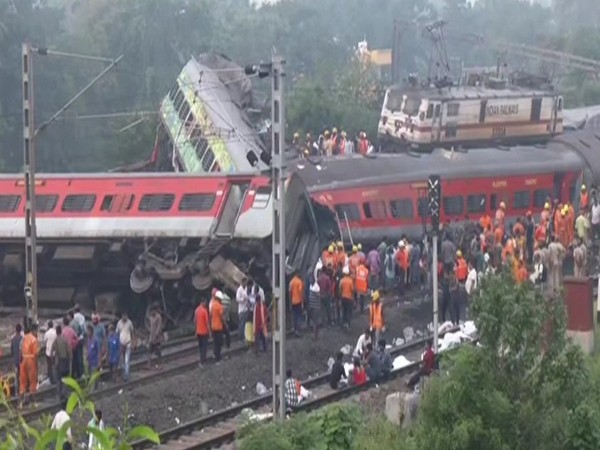 India train crash: Death toll climbs to 233, over 900 injured - The ...