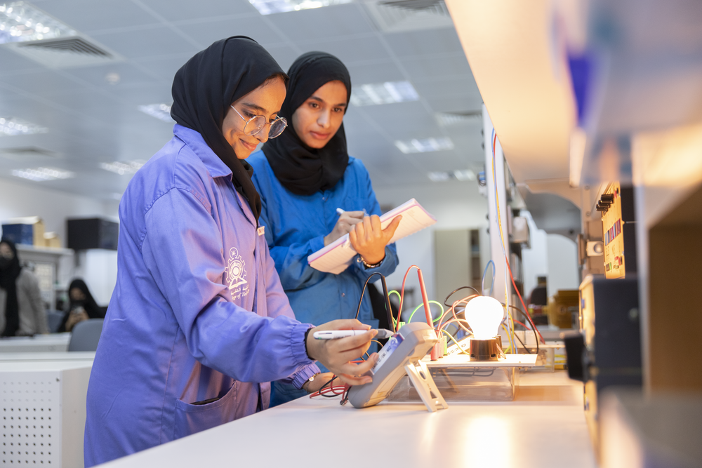 Omani Woman: Clear vision & remarkable achievements - The Arabian ...