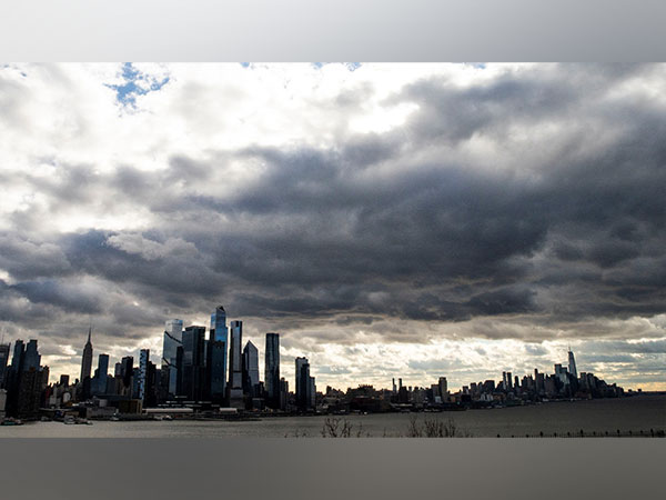 More than 2000 flights cancelled, 2400 delayed after powerful storm ...