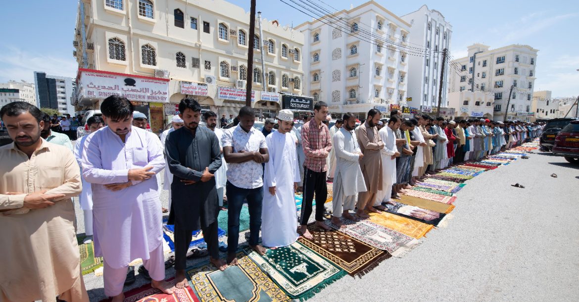 Worshippers in Oman attend last Friday prayer of Ramadan - The Arabian ...