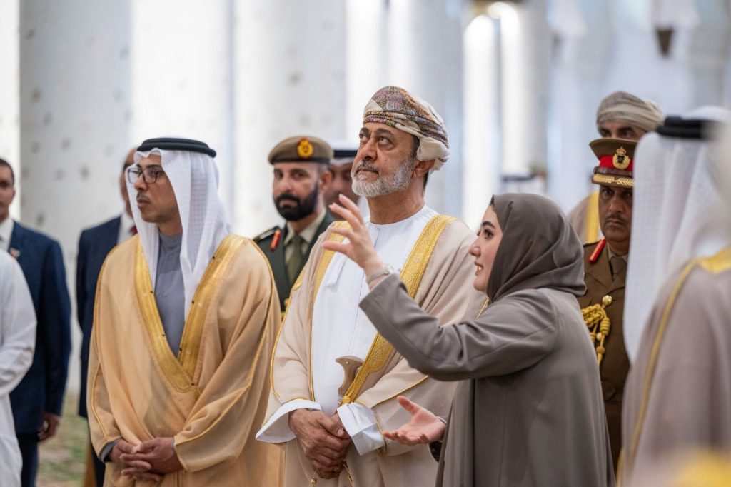 His Majesty visits Sheikh Zayed Grand Mosque in Abu Dhabi - The Arabian ...