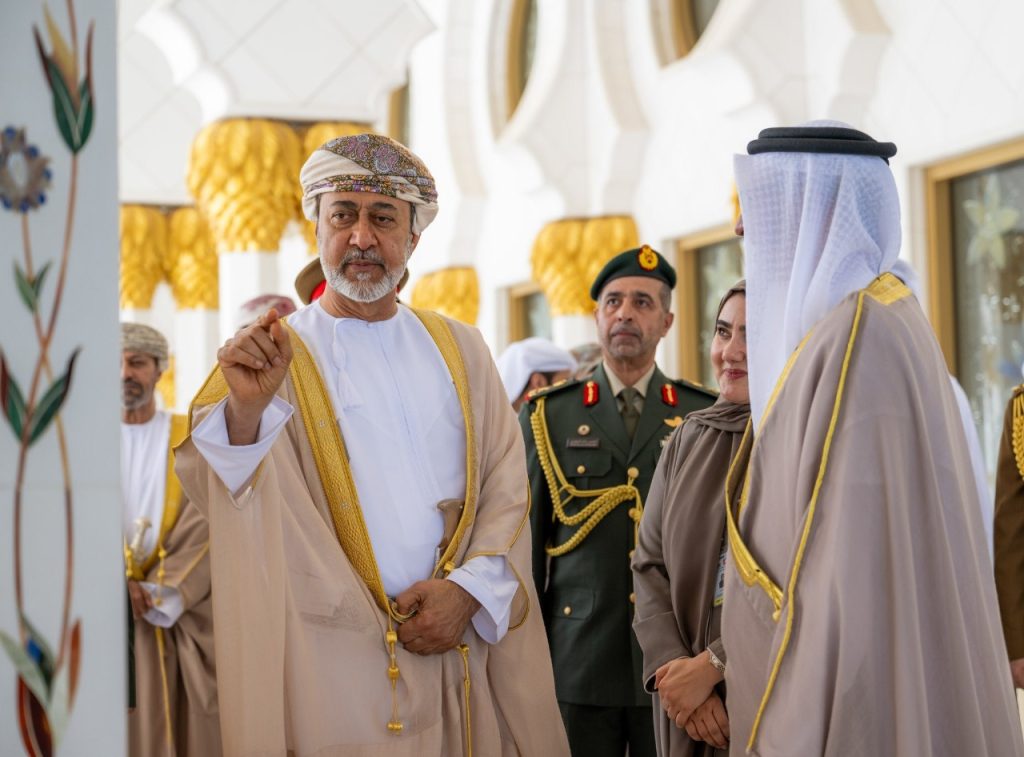 His Majesty visits Sheikh Zayed Grand Mosque in Abu Dhabi - The Arabian ...