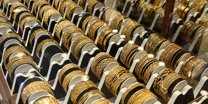 Oman's gold trade shines with 800% rise in re-exports - The Arabian ...