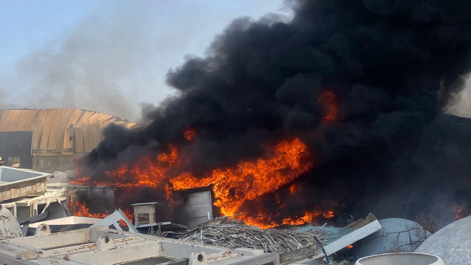 Warehouse catches fire in Sohar, no injuries reported, says Oman’s CDAA ...