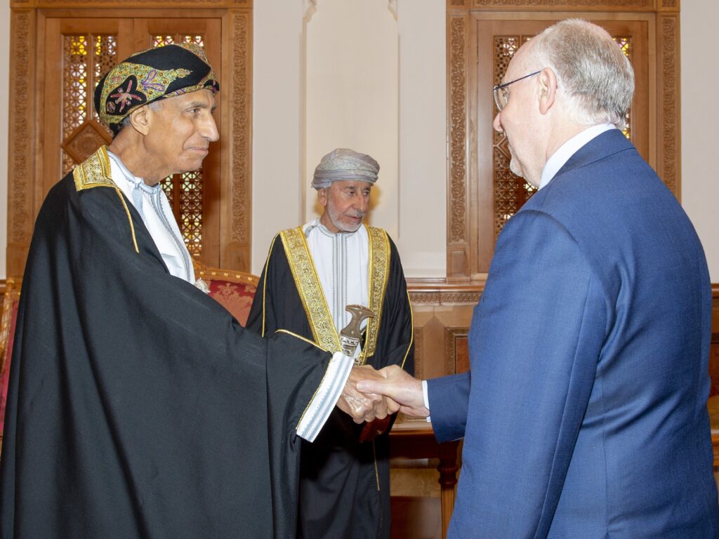 HH Sayyid Fahd receives officials from International Civil Aviation ...