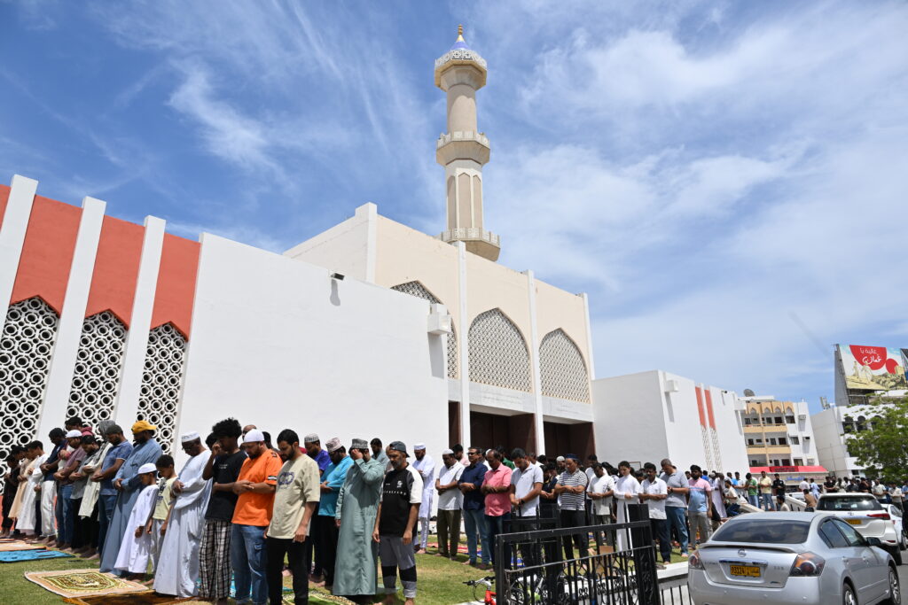 Thousands perform Ramadan’s last Friday prayers in Oman - The Arabian ...
