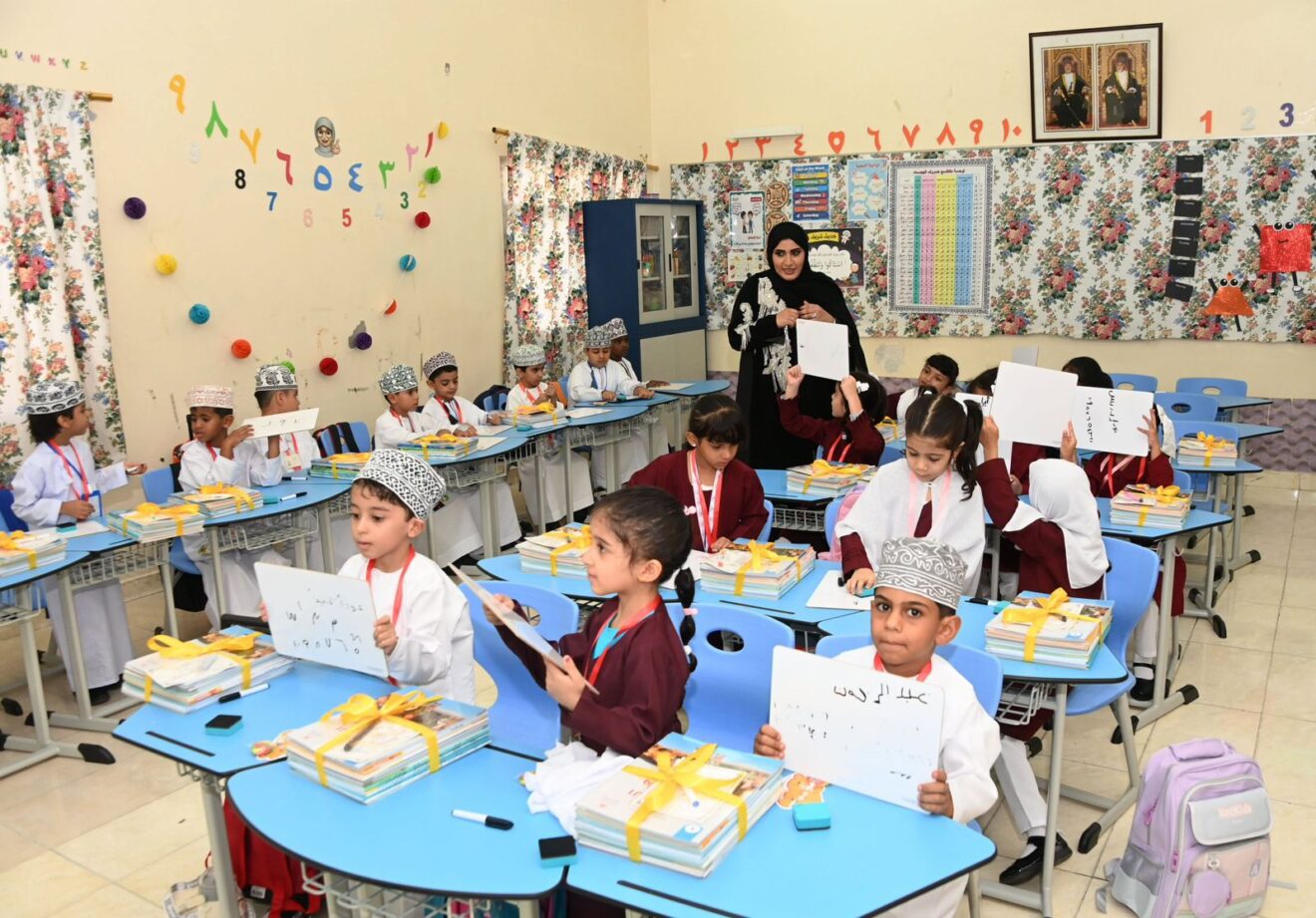 Oman expands digital learning with mobile labs and interactive ...