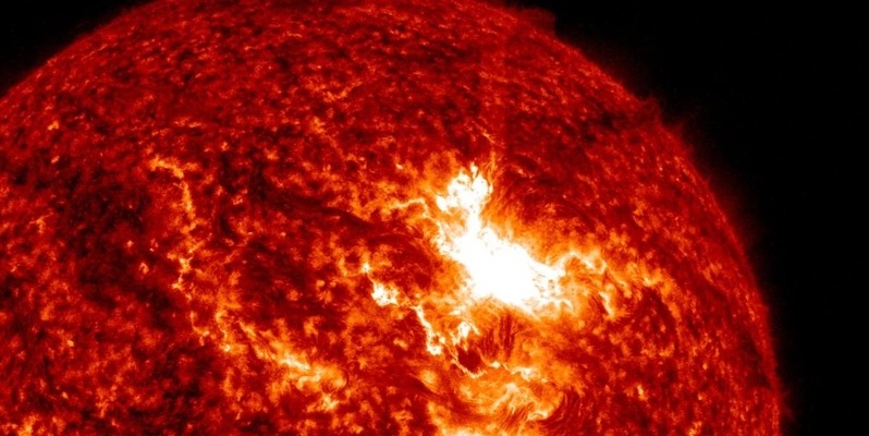 Record-breaking solar flare lights up the sky, Oman experts monitor ...