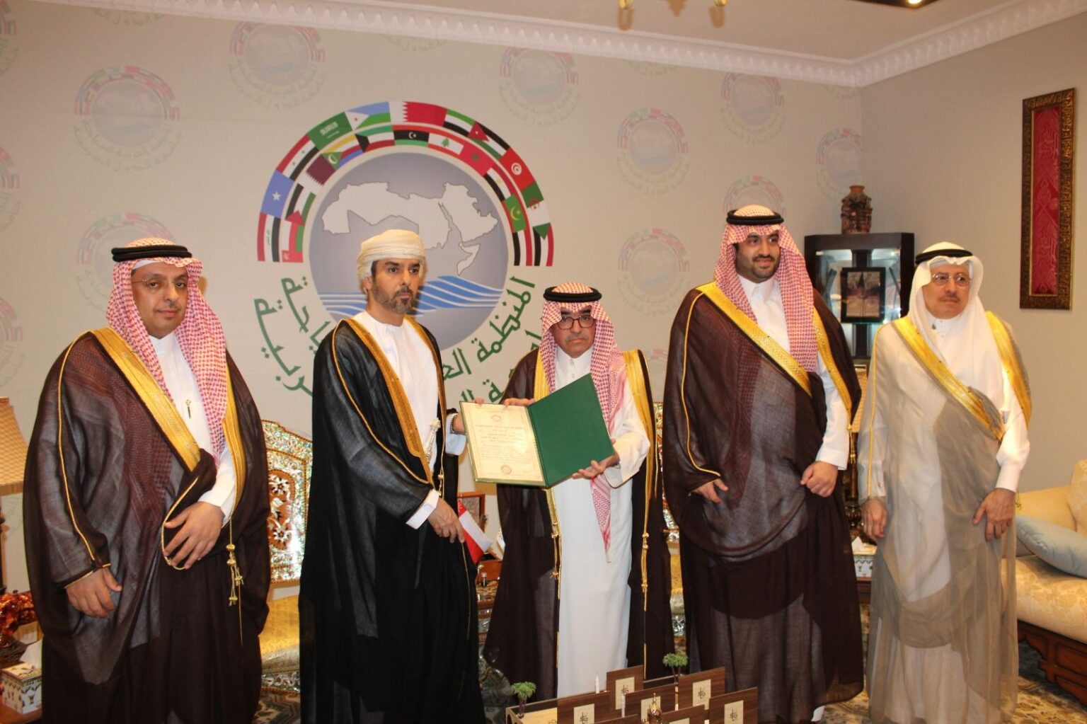 His Majesty Sultan Haitham awarded ‘Arab Tourism Necklace of the ...