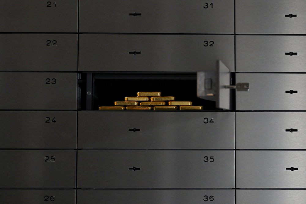 Gold prices fall as stronger dollar, US bond yields weigh on market ...